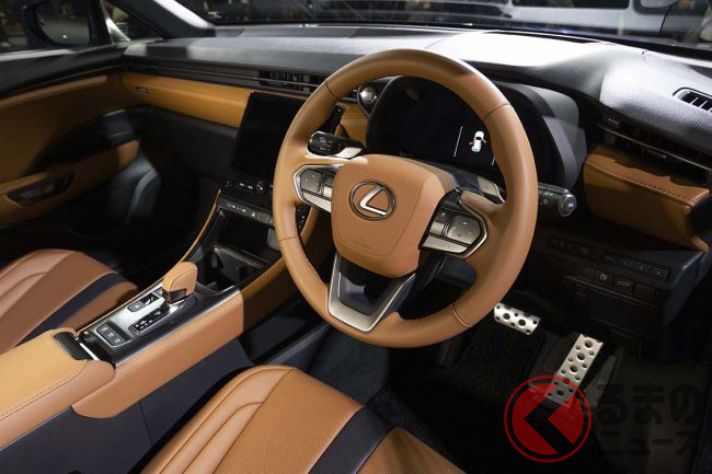 約760万円！ レクサス"新"「最小SUV」発表！ 大口顔「コンパクトモデル」に「ヴァイブラントED」登場！ 黒仕様な「LBX」独国に登場 | くるまのニュース