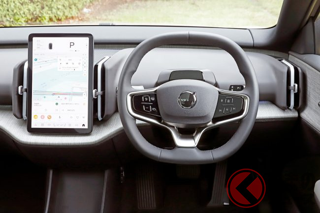 ボルボが新型「コンパクトSUV」初公開！ 地上高アップ×全長4.2m級で「めちゃ"扱いやすい"サイズ」！ ワイルド感も増した新型「EX30クロスカントリー」触れてみた印象は？ | くるまのニュース