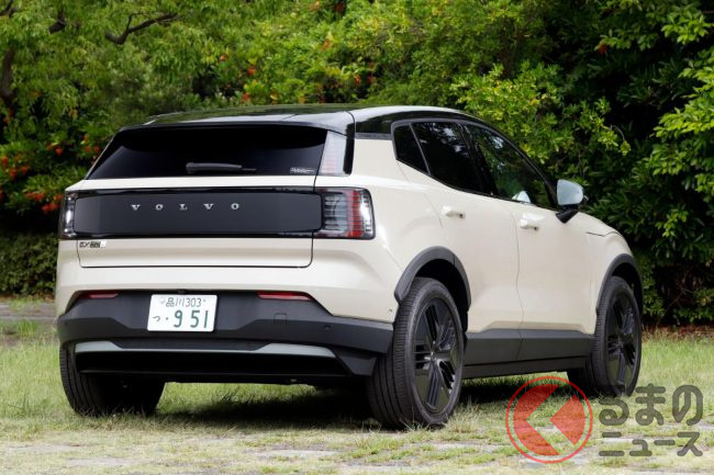 ボルボが新型「コンパクトSUV」初公開！ 地上高アップ×全長4.2m級で「めちゃ"扱いやすい"サイズ」！ ワイルド感も増した新型「EX30クロスカントリー」触れてみた印象は？ | くるまのニュース