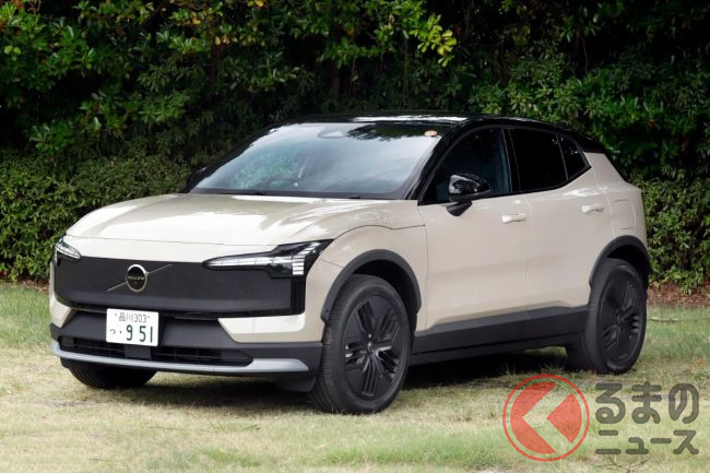 ボルボが新型「コンパクトSUV」初公開！ 地上高アップ×全長4.2m級で「めちゃ"扱いやすい"サイズ」！ ワイルド感も増した新型「EX30クロスカントリー」触れてみた印象は？ | くるまのニュース