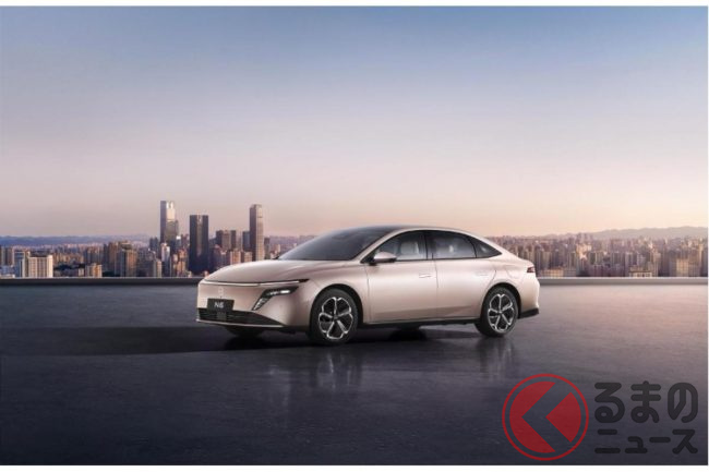 日産の新たな「ミドルセダン」公開！ 精悍顔のスタイリッシュデザイン！ 1.5L×PHEV搭載「N6」 中国に投入、特徴は？ | くるまのニュース