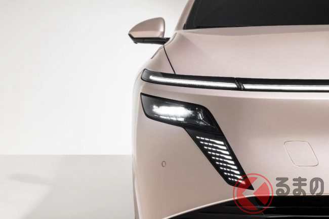 日産の新たな「ミドルセダン」公開！ 精悍顔のスタイリッシュデザイン！ 1.5L×PHEV搭載「N6」 中国に投入、特徴は？ | くるまのニュース